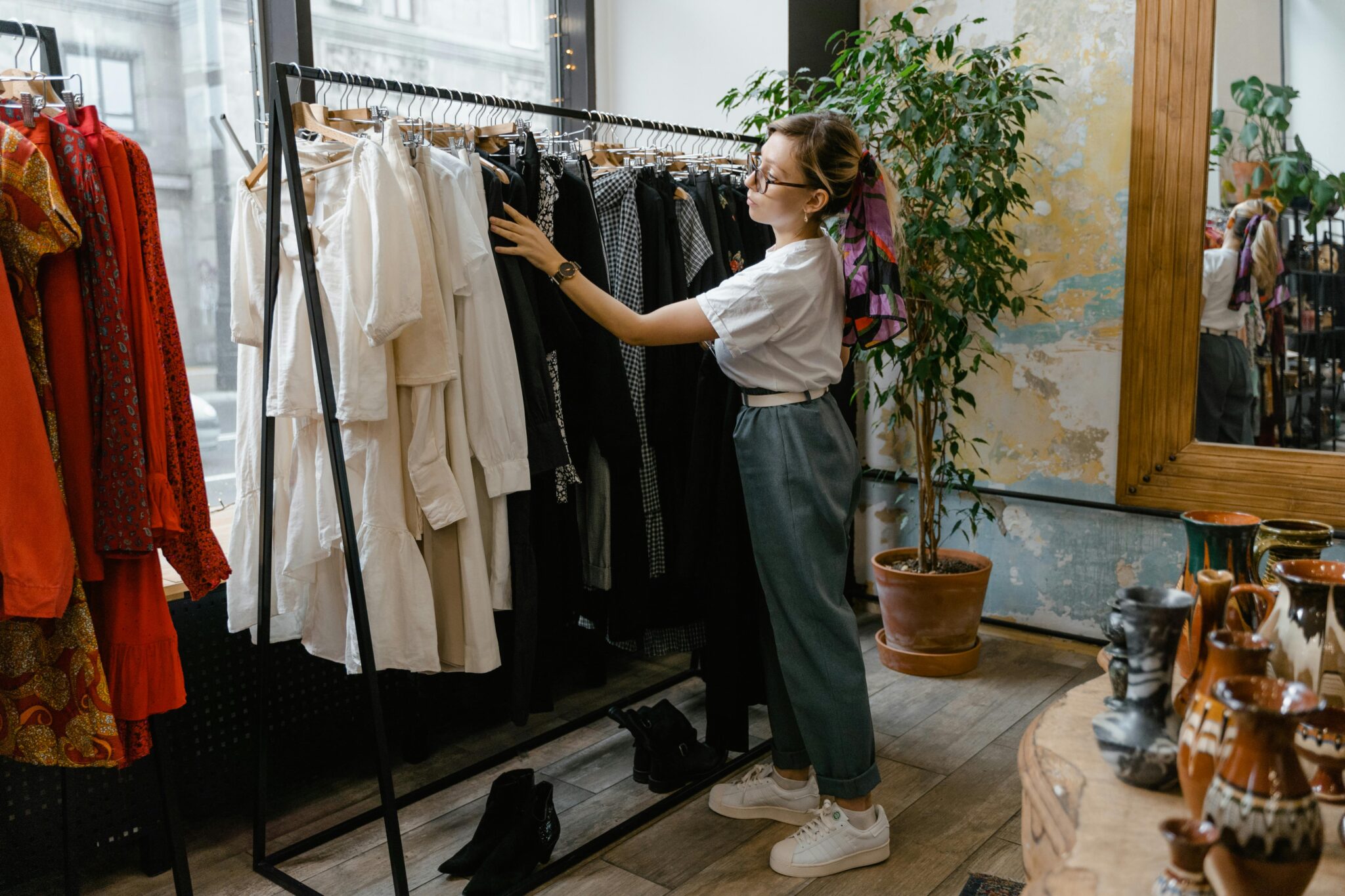 Differences Between Wholesale Price vs Retail Price - RETAILBOSS