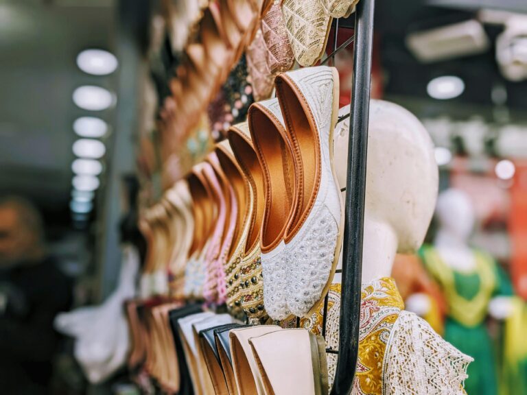 Differences Between Wholesale Price vs Retail Price - RETAILBOSS