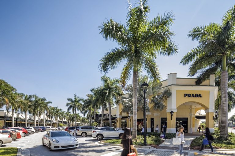 Top 10 U.S. Outlet Malls for Luxury Shopping [2024 Ranked] – RetailBoss